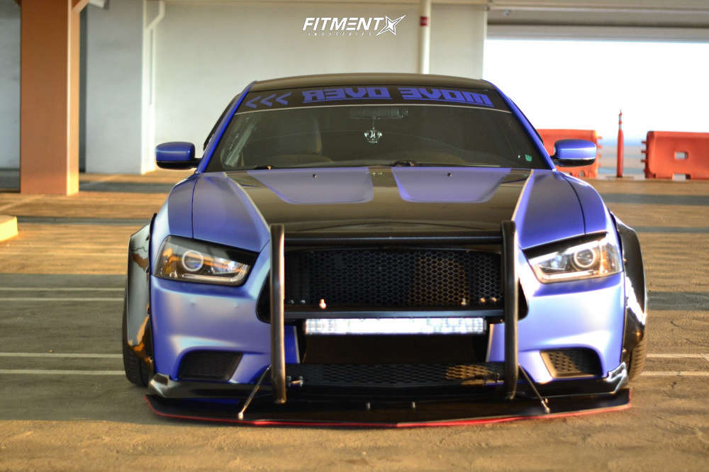 2014 Dodge Charger SE with 20x11.5 Ferrada FR4 and Hankook 305x25 on ...