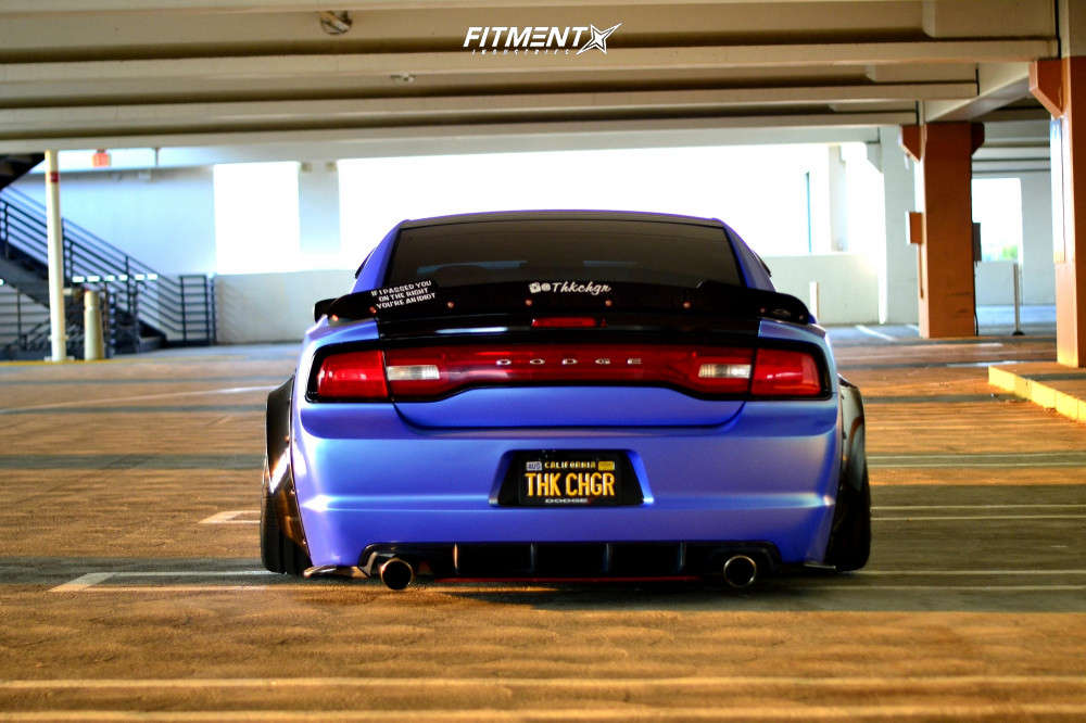 2014 Dodge Charger SE with 20x11.5 Ferrada FR4 and Hankook 305x25 on ...