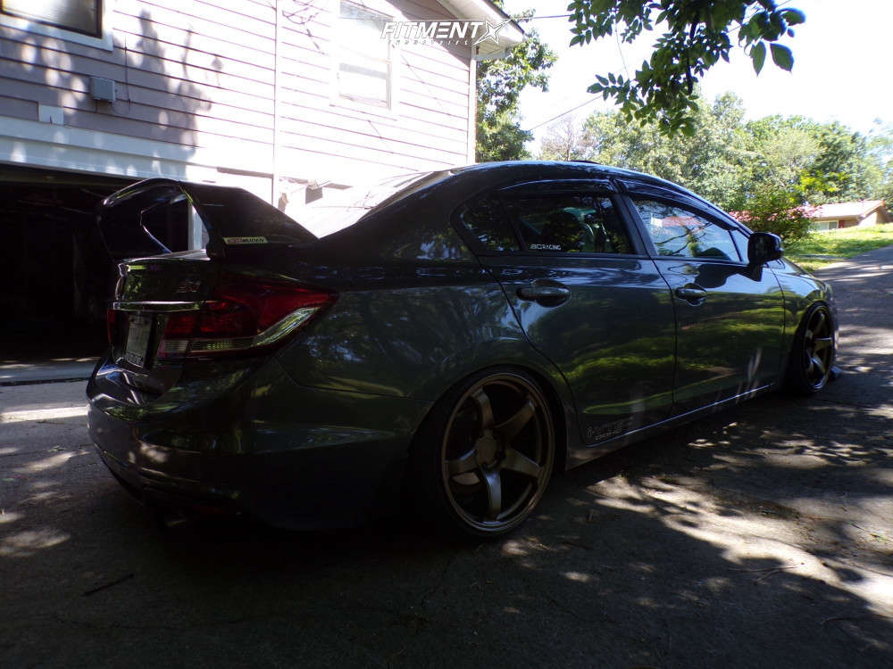 2013 Honda Civic Si with 18x9.5 GMR GMR-04 and Lionhart 215x35 on ...