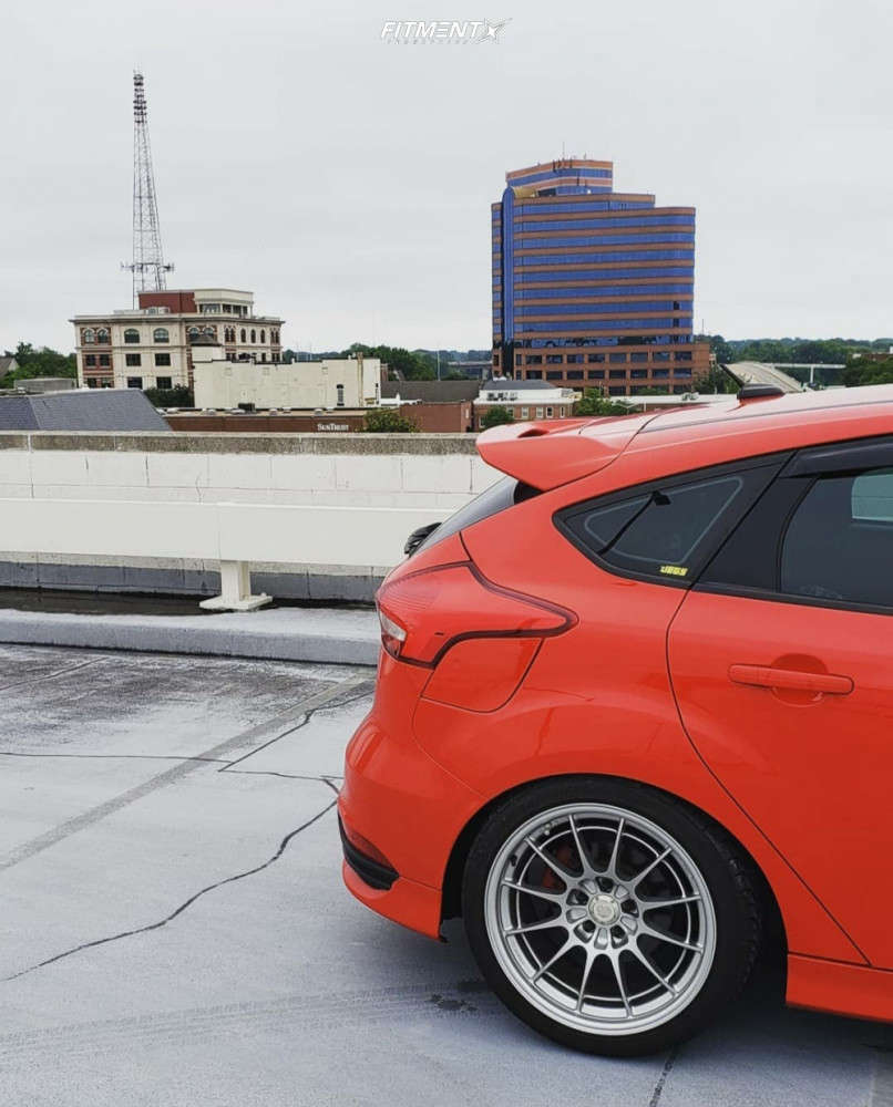 2016 Ford Focus ST with 18x9.5 Enkei Nt03 and Federal 255x35 on ...