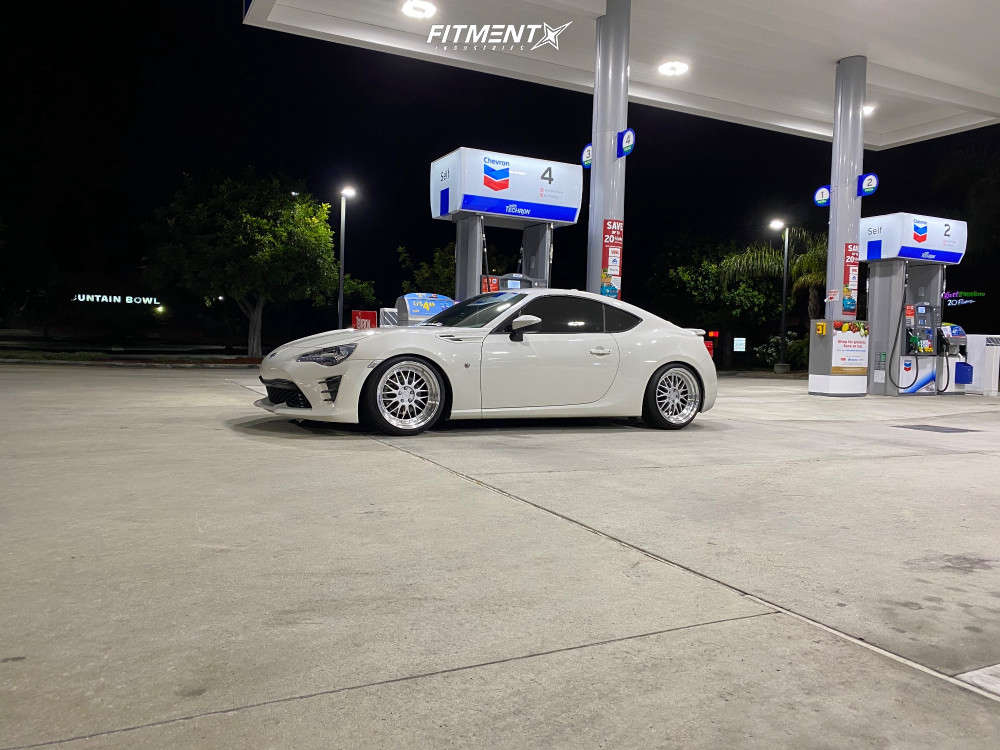 2017 Toyota 86 Base with 18x9.5 ESR Sr05 and Federal 215x40 on Coilovers | 1133150 | Fitment ...