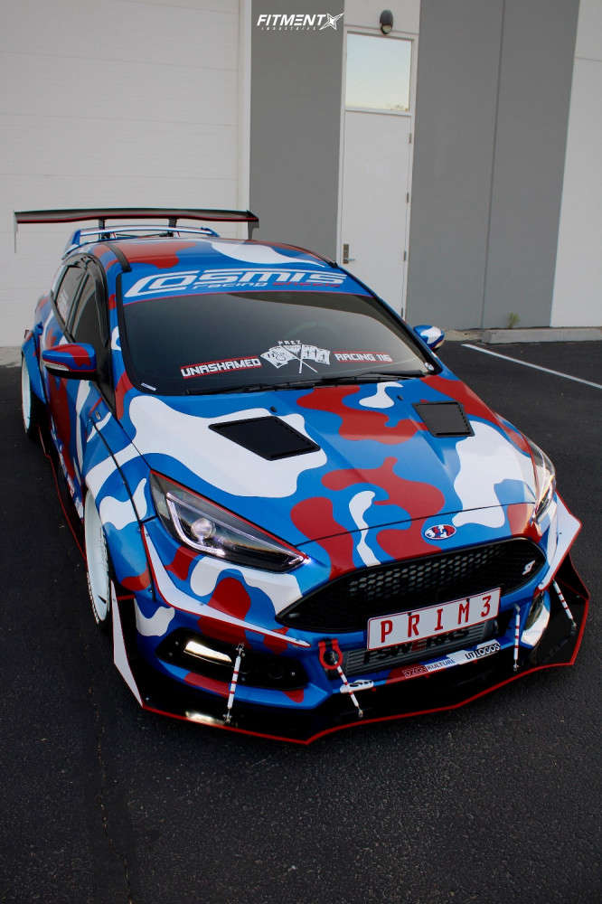 2017 Ford Focus ST with 18x9.5 Cosmis Racing Xt-005r and Achilles ...