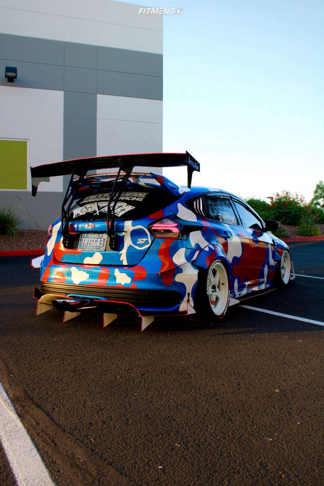 2017 Ford Focus ST with 18x9.5 Cosmis Racing Xt-005r and Achilles ...