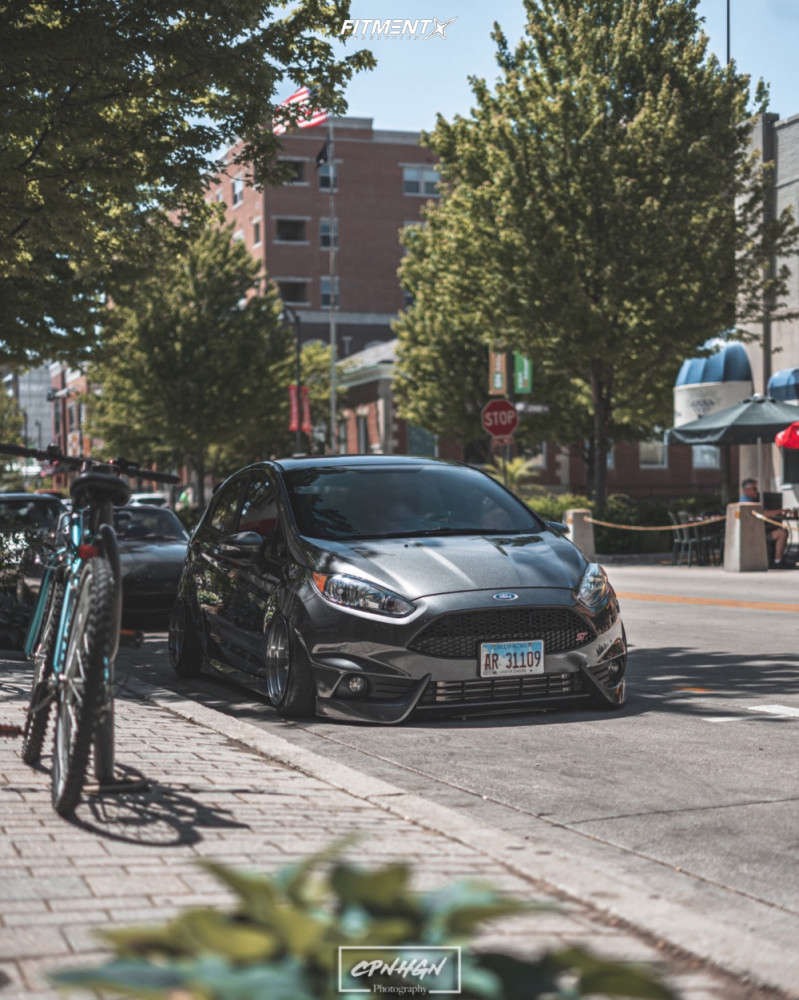 2017 Ford Fiesta ST with 16x9 Klutch Sl2 and Federal 195x40 on Air ...