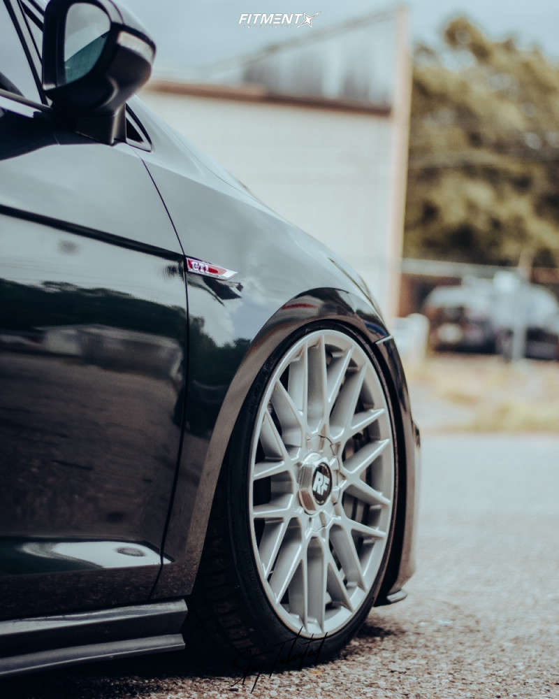 2015 Volkswagen GTI SE with 18x8.5 Rotiform Rse and Continental 215x45 ...