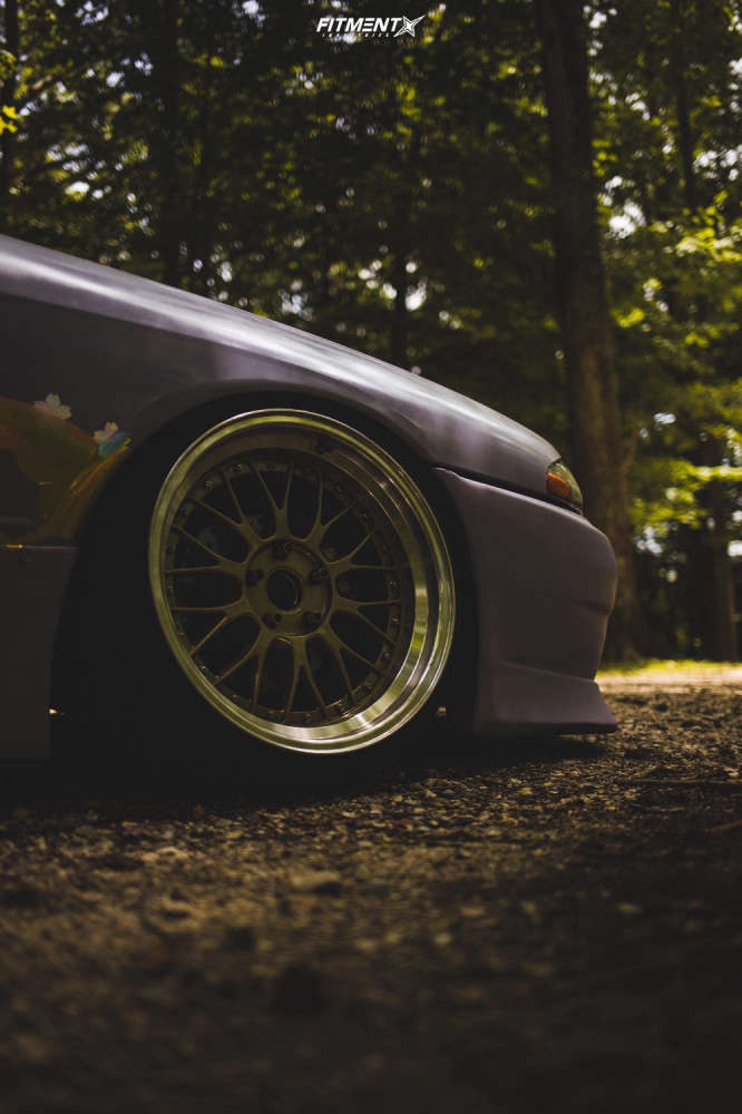 Stanced Skyline R32