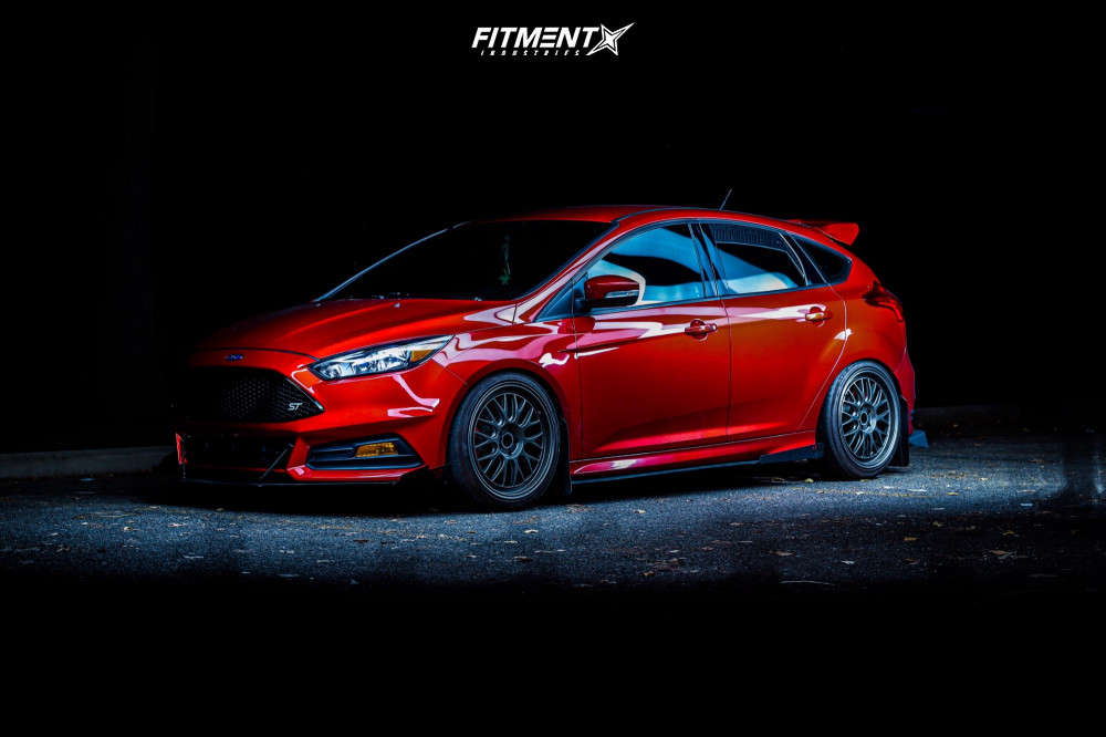 2018 Ford Focus ST with 19x9 Fifteen52 Holeshot and Achilles 225x40 on ...