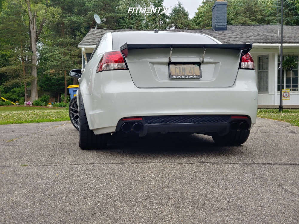 2009 Pontiac G8 GT with 19x9.5 VMR V710FF and Goodyear 265x35 on ...