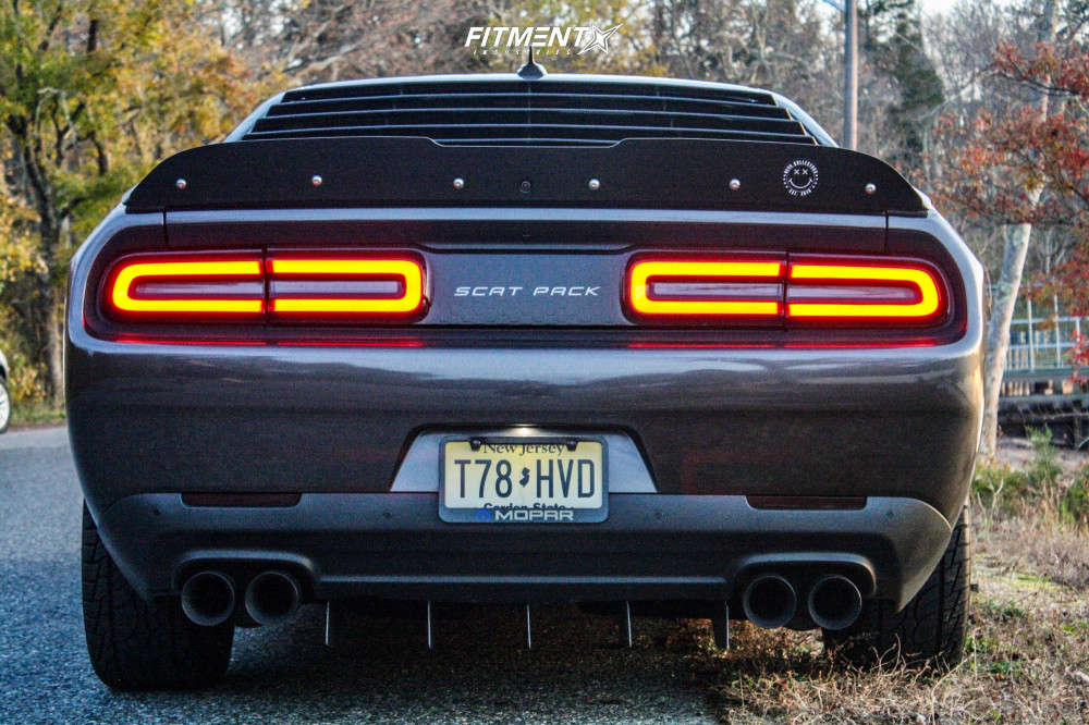 2017 Dodge Challenger R/T Scat Pack with 20x10.5 Niche Altair and ...