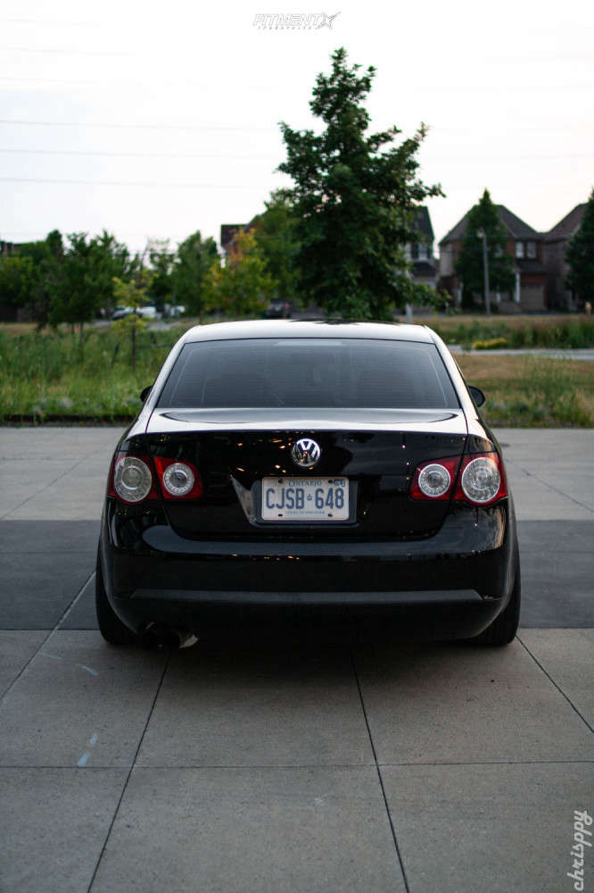 2006 Volkswagen Jetta 2.0T with 18x8.5 3SDM 0.06 and Firestone 225x40 ...