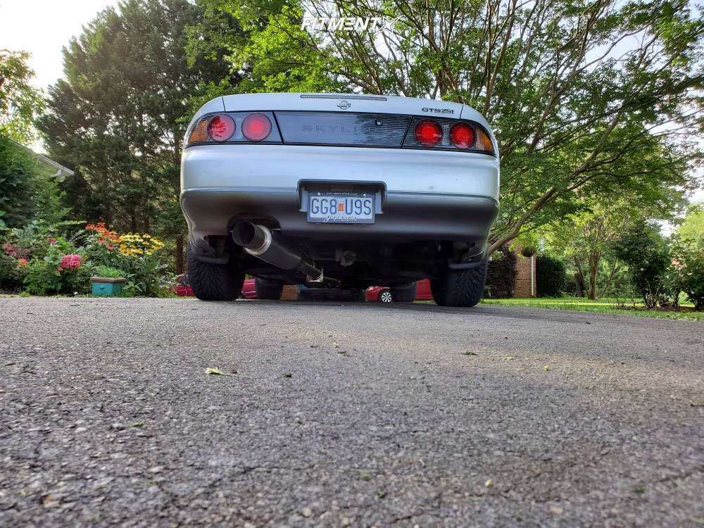 1993 Nissan Skyline R33 Base with 18x9.5 Aodhan Ds08 and Federal 235x40 ...