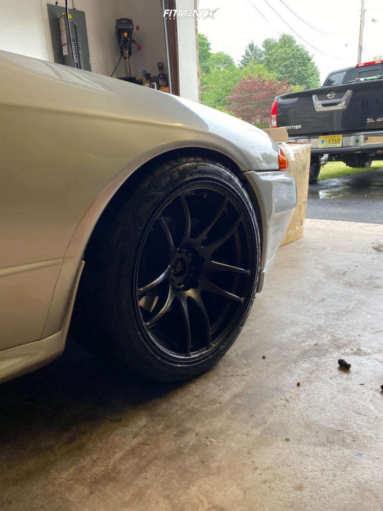 1991 Nissan Skyline R32 Base with 18x10.5 Work Emotion Cr Kiwami and ...