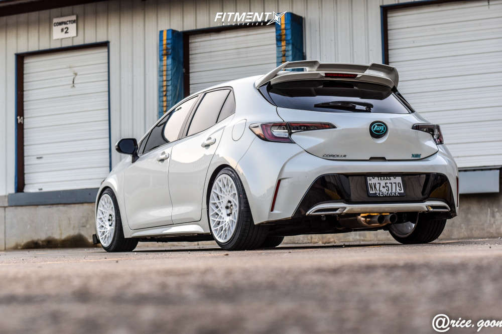 2020 Toyota Corolla XSE with 18x9.5 Art In Motion Ma1 and Sailun 225x40 ...