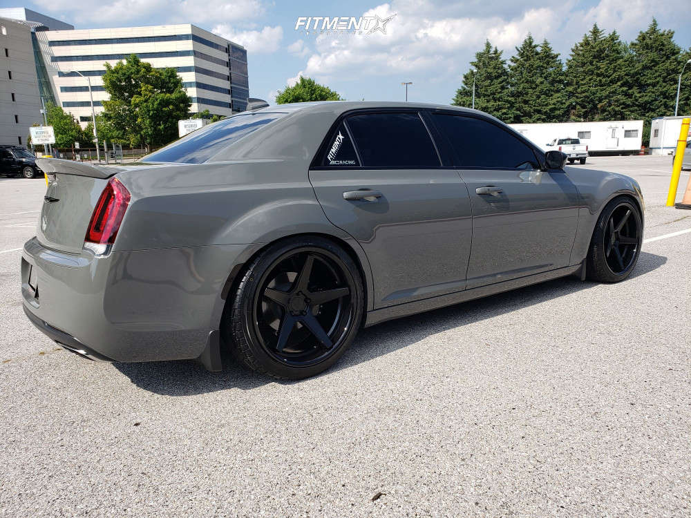 2019 Chrysler 300 Touring with 22x9.5 Ferrada FR3 and Nankang 265x35 on ...