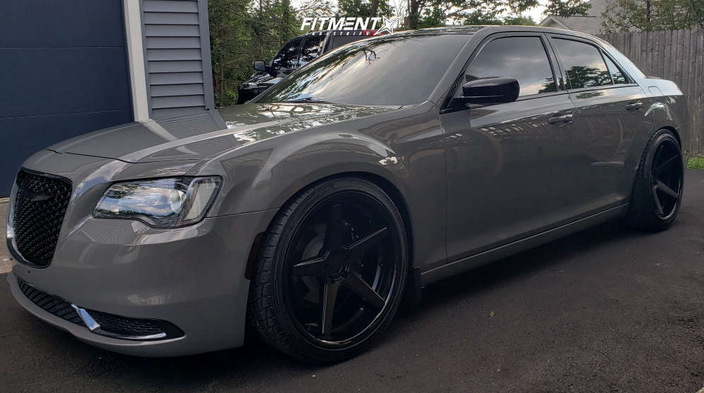 2019 Chrysler 300 Touring with 22x9.5 Ferrada FR3 and Nankang 265x35 on ...