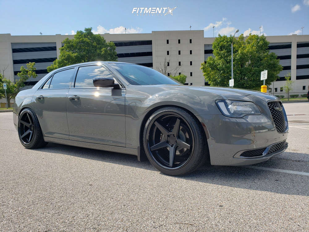 2019 Chrysler 300 Touring with 22x9.5 Ferrada FR3 and Nankang 265x35 on ...
