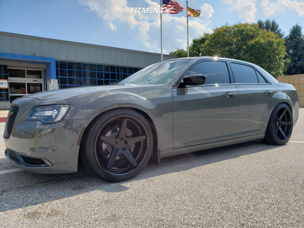 2019 Chrysler 300 Touring with 22x9.5 Ferrada FR3 and Nankang 265x35 on ...