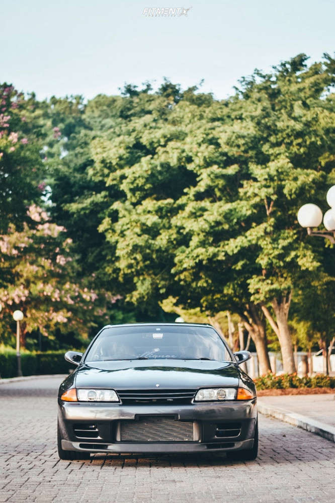 1989 Nissan Skyline R32 Base with 18x9.5 Gram Lights 57DR and Federal ...
