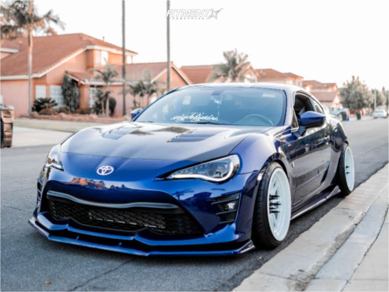 2019 Toyota 86 Base with 18x9.5 Cosmis Racing XT-206R and Federal ...