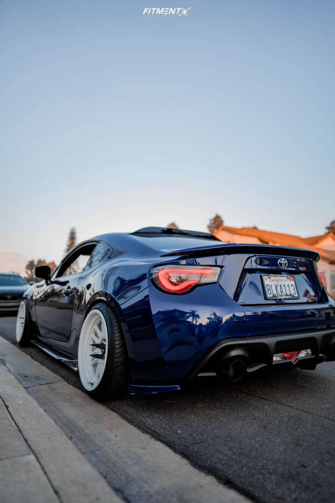 2019 Toyota 86 Base with 18x9.5 Cosmis Racing XT-206R and Federal ...