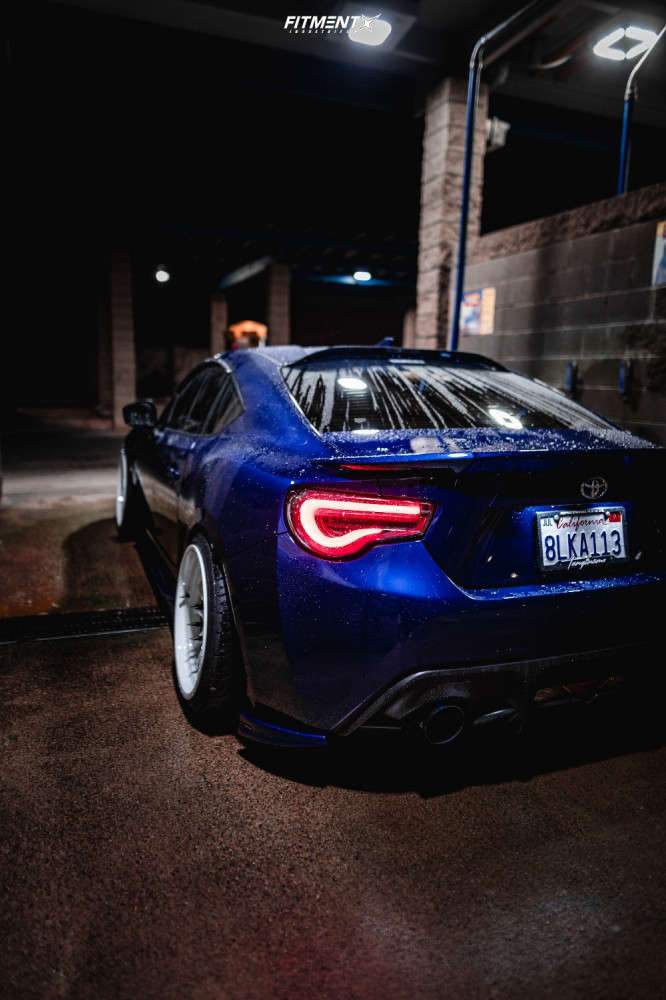 2019 Toyota 86 Base with 18x9.5 Cosmis Racing XT-206R and Federal ...