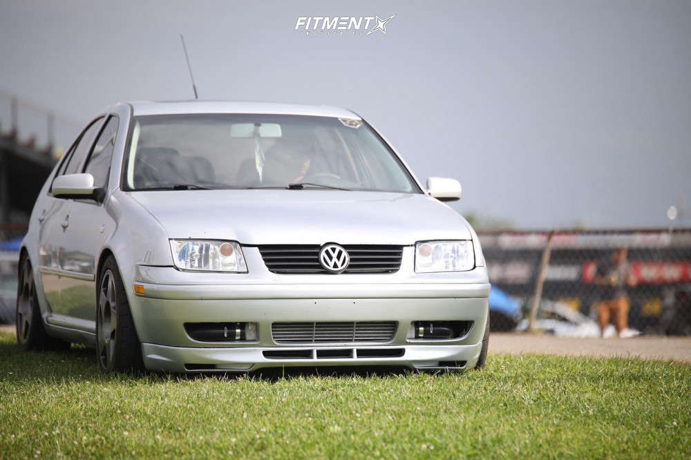 2003 Volkswagen Jetta Wolfsburg Edition with 17x7.5 Fifteen52 Tarmac ...