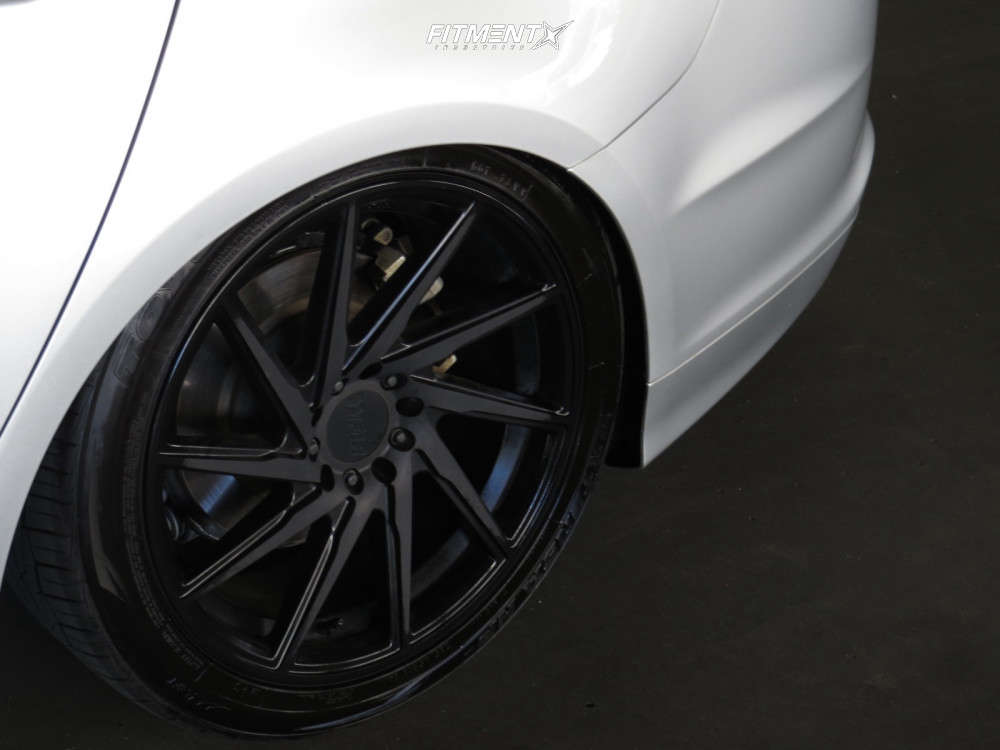 2018 Ford Fusion SE with 18x9.5 F1R F29 and Toyo Tires 245x35 on ...