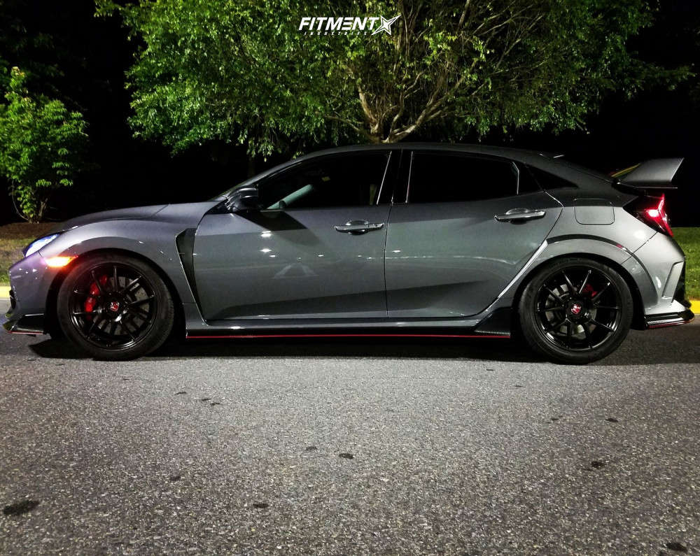 2017 Honda Civic Type R with 19x9.5 4Play 4P80 and Accelera 195x35 on ...
