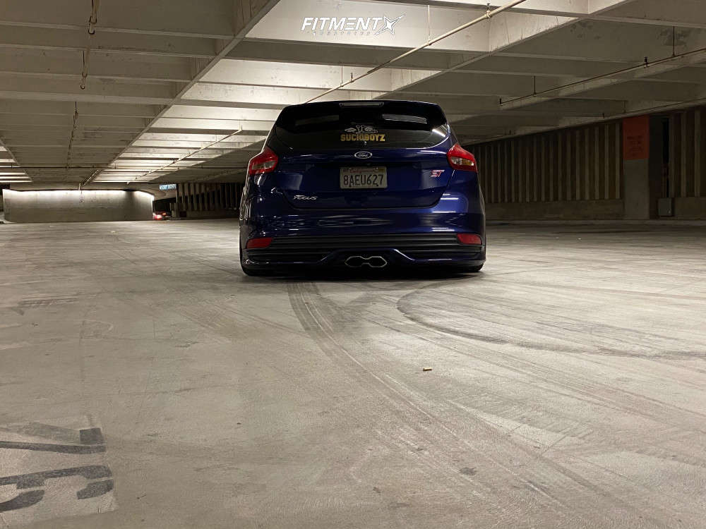 2017 Ford Focus ST with 18x9 Enkei RPF1 and Nitto 215x35 on Air ...