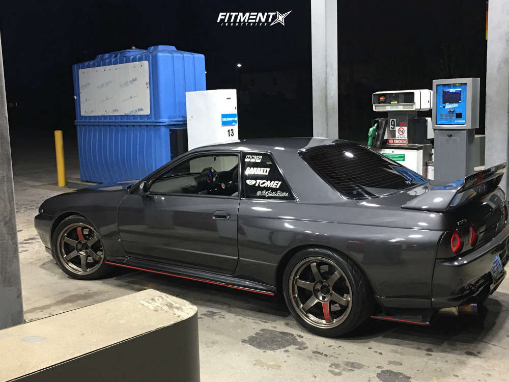 1989 Nissan Skyline R32 Base with 15x9.5 Rays Engineering Te37 and ...