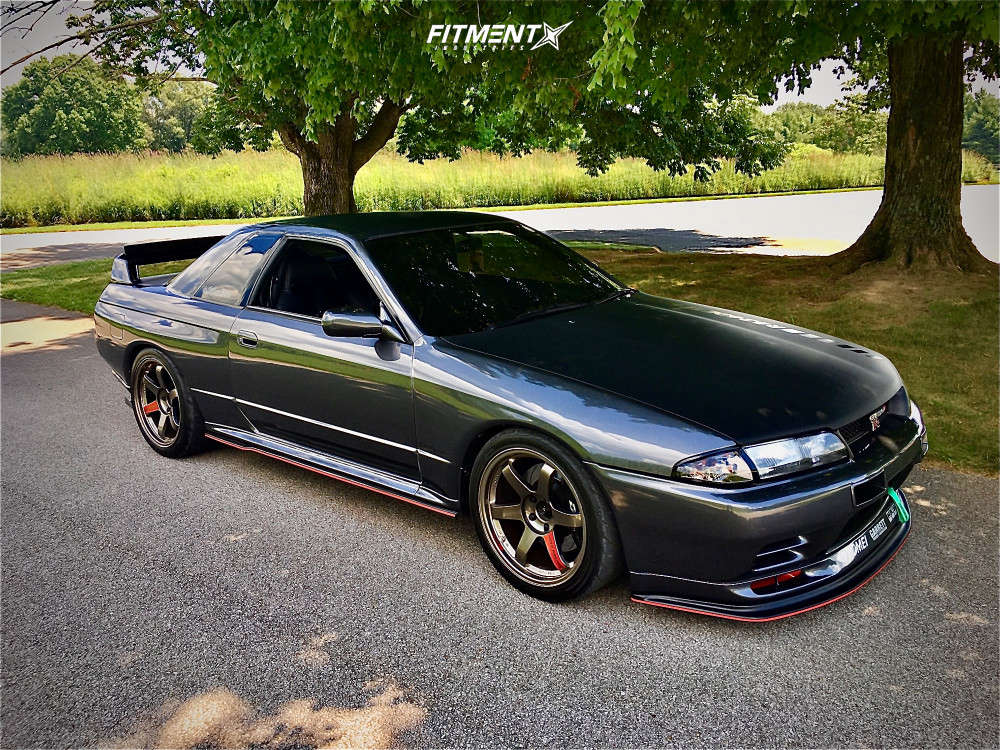 1989 Nissan Skyline R32 Base with 15x9.5 Rays Engineering Te37 and ...