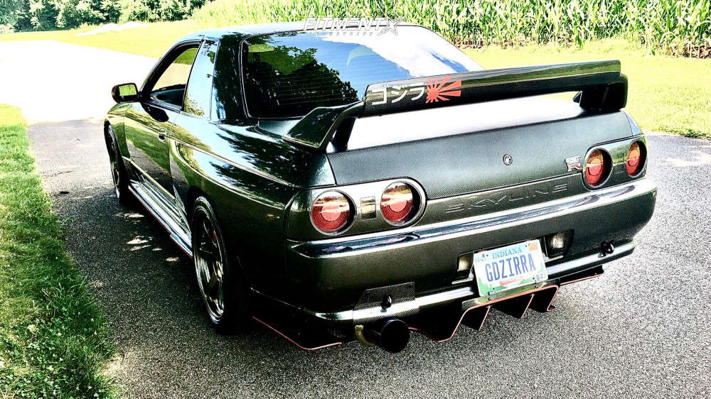 1989 Nissan Skyline R32 Base with 15x9.5 Rays Engineering Te37 and ...