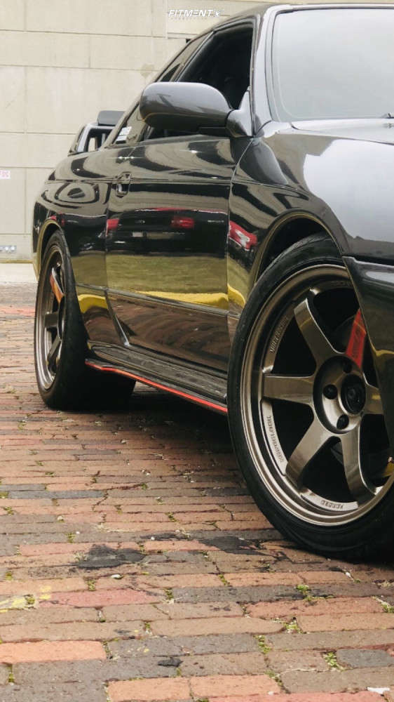 1989 Nissan Skyline R32 Base with 15x9.5 Rays Engineering Te37 and ...