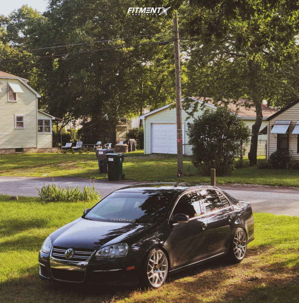 2007 Volkswagen Jetta 2.5 with 18x8.5 VMR V710 and Nitto 225x35 on ...