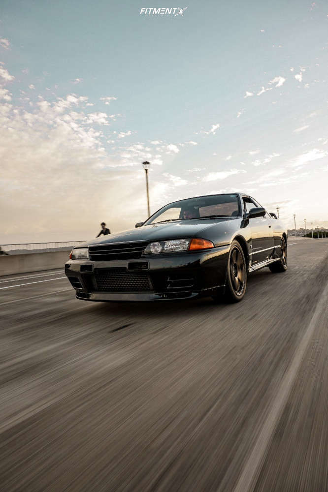 1992 Nissan Skyline R32 Base with 18x8 Enkei Ts-5 and Nitto 245x40 on ...