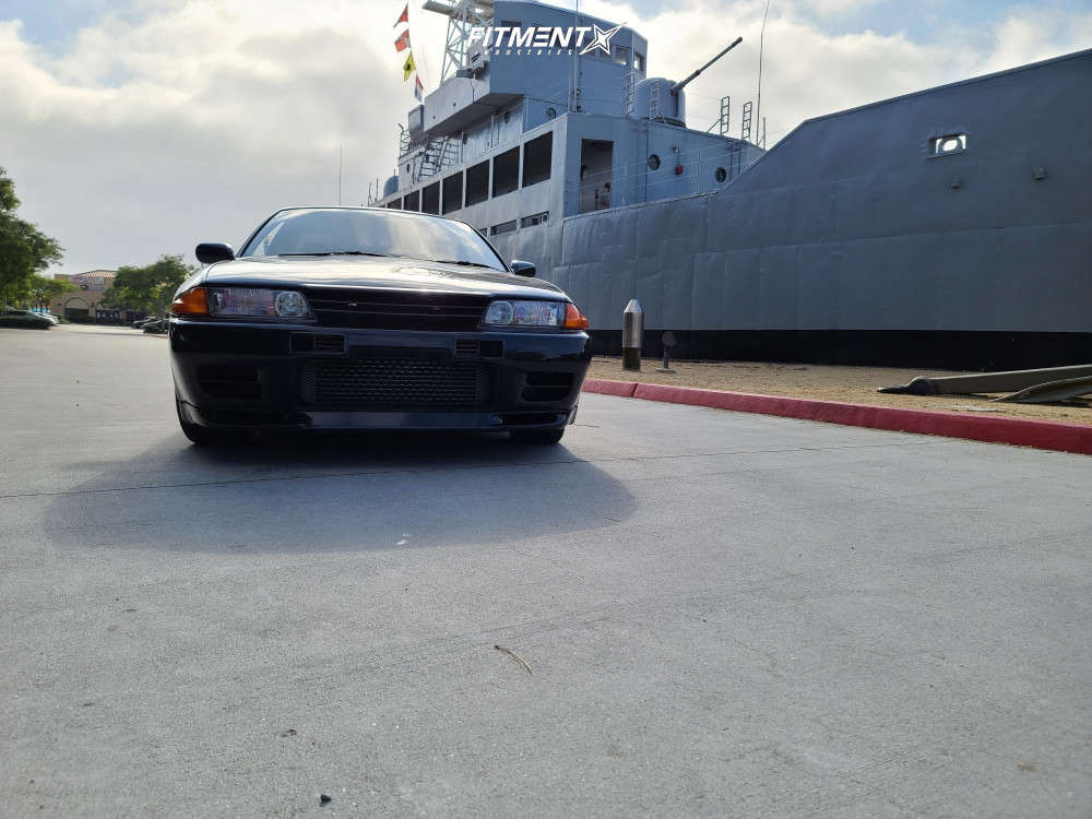 1992 Nissan Skyline R32 Base with 18x8 Enkei Ts-5 and Nitto 245x40 on ...