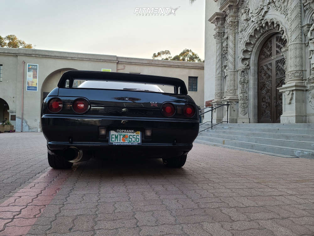 1992 Nissan Skyline R32 Base with 18x8 Enkei Ts-5 and Nitto 245x40 on ...