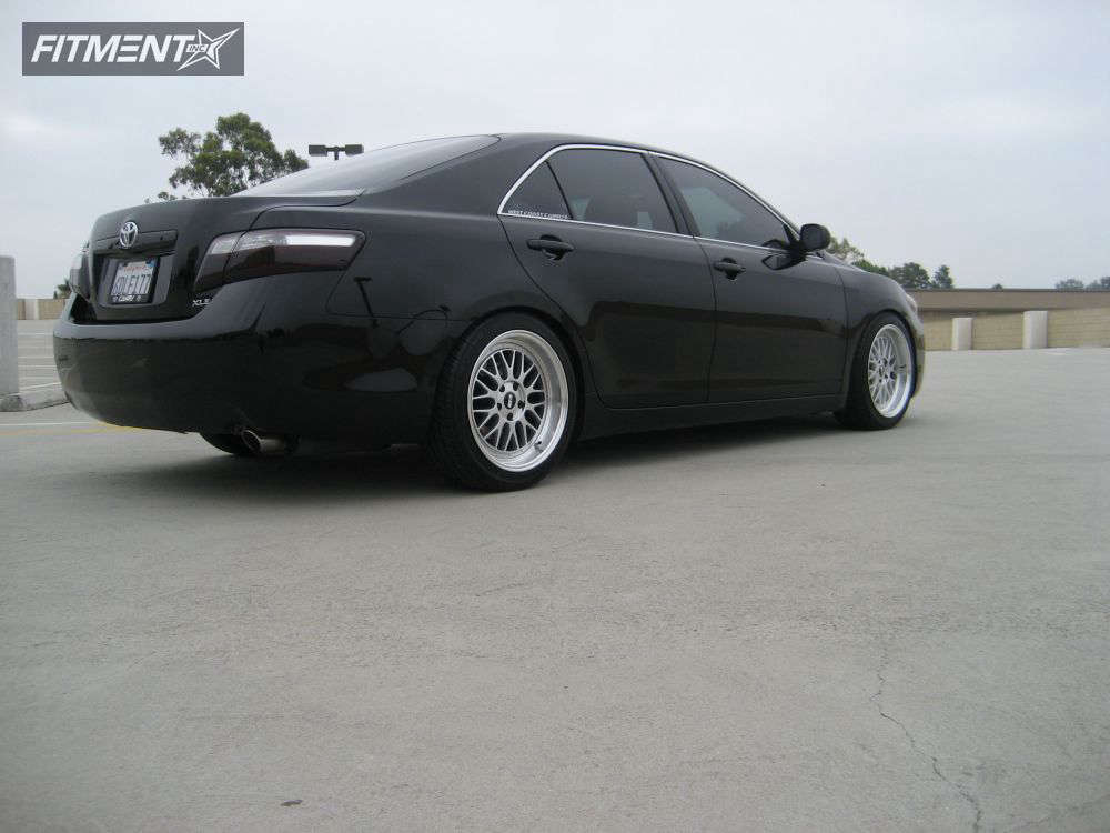 2009 Toyota Camry XLE with 18x8.5 STR 601 and Sumitomo 225x45 on ...