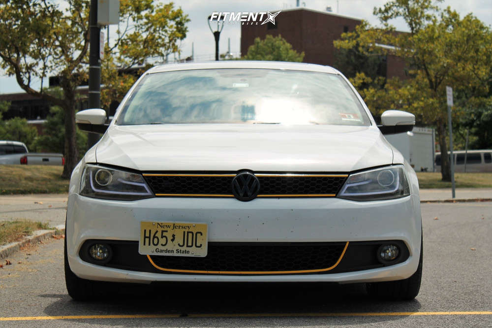 2013 Volkswagen Jetta SE with 18x8.5 Versus Racing Vs23 and Toyo Tires ...
