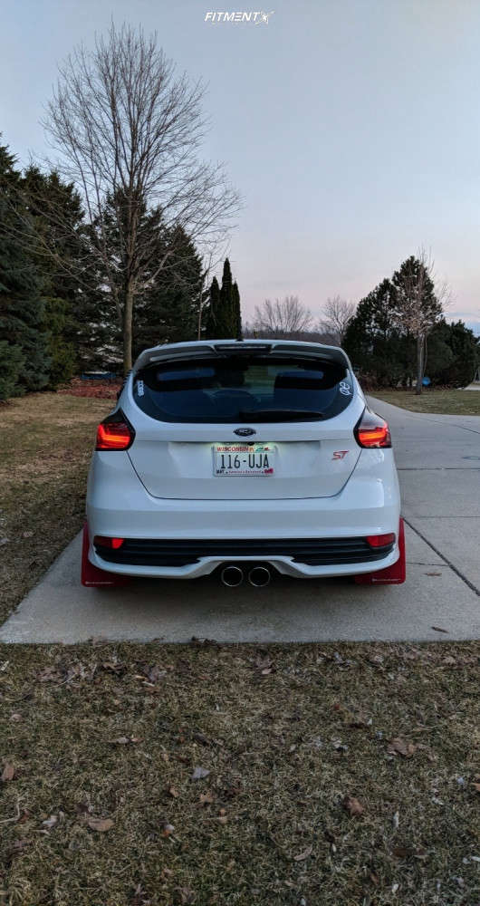 2016 Ford Focus ST with 18x8.5 3SDM 0.01 and Nitto 235x40 on Stock ...