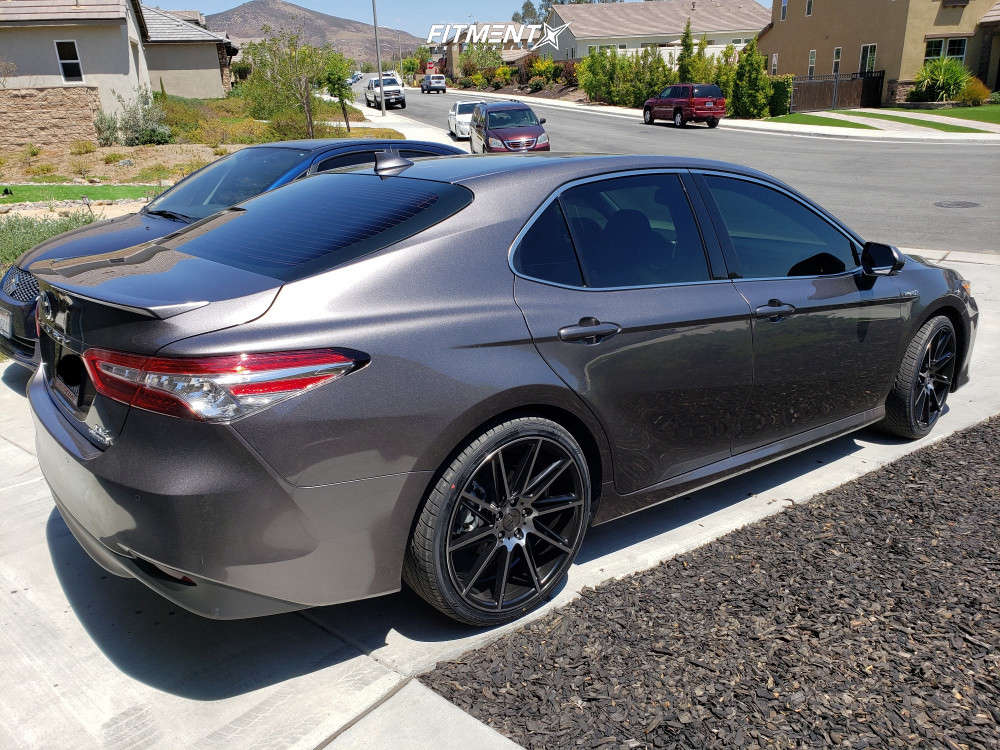 2019 Toyota Camry Hybrid XLE with 20x9 Verde Quantum and Vogue 245x35 ...