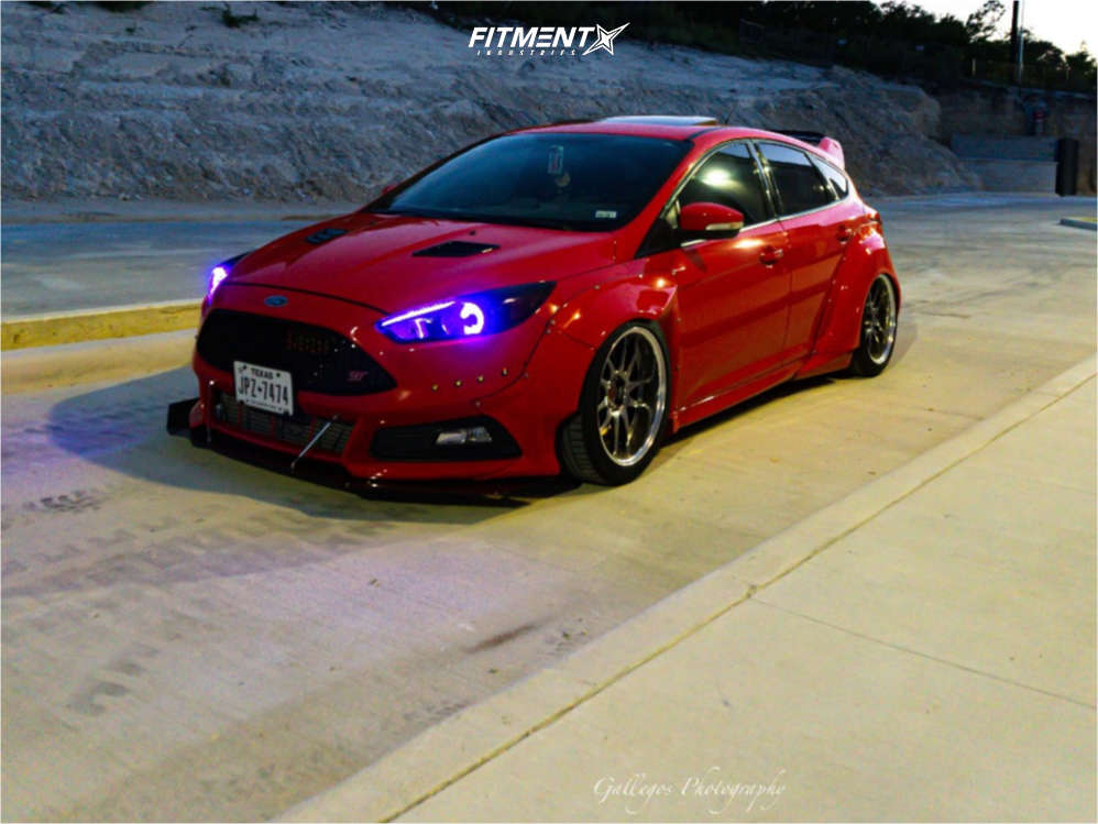 2017 Ford Focus ST with 18x10.5 Work Emotion Cr 2p and Michelin 285x35 ...