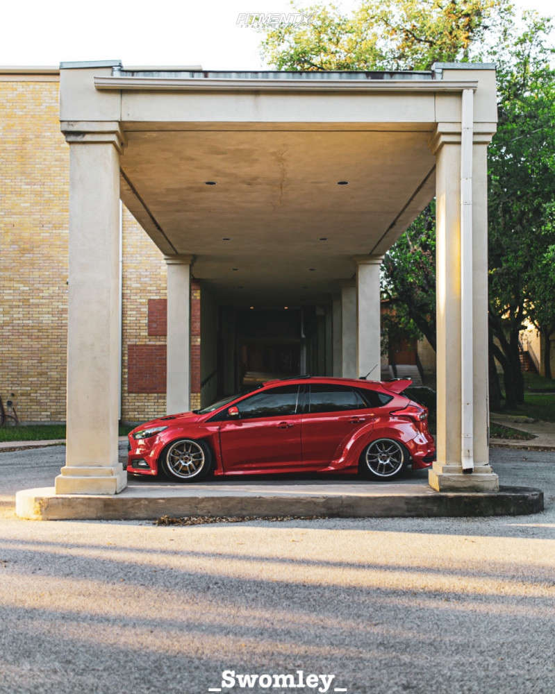 2017 Ford Focus ST with 18x10.5 Work Emotion Cr 2p and Michelin 285x35 ...