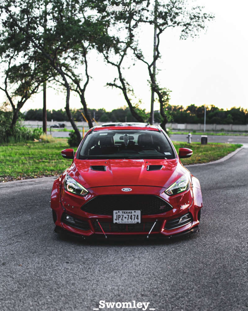 2017 Ford Focus ST with 18x10.5 Work Emotion Cr 2p and Michelin 285x35 ...