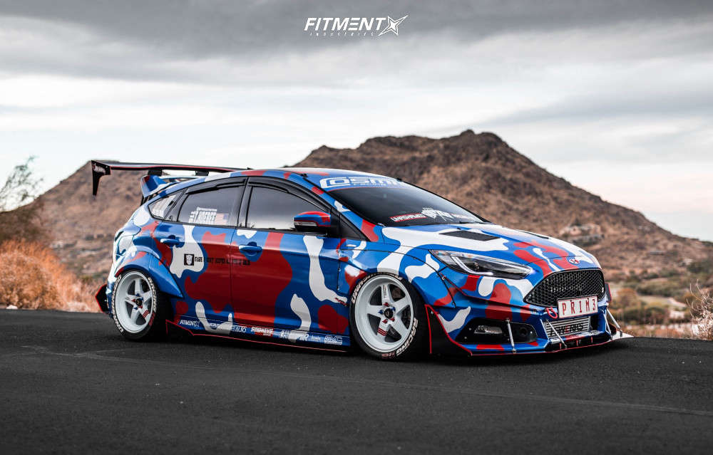 2017 Ford Focus ST with 18x9 Cosmis Racing Xt-005r and Achilles 255x35 ...