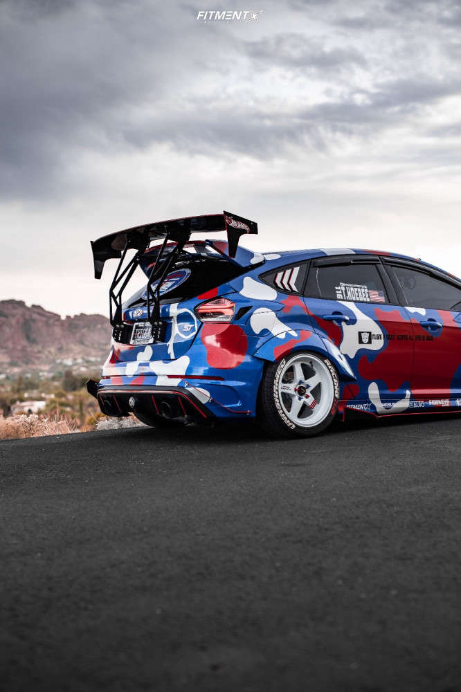 2017 Ford Focus ST with 18x9 Cosmis Racing Xt-005r and Achilles 255x35 ...