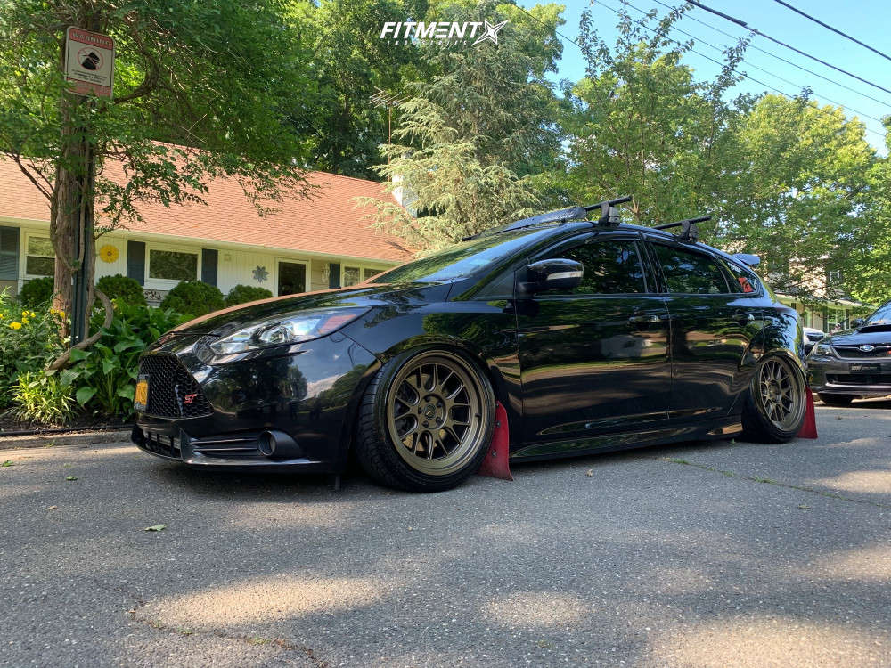 2014 Ford Focus ST with 18x9.5 Ambit Re82 and Achilles 255x40 on Air ...