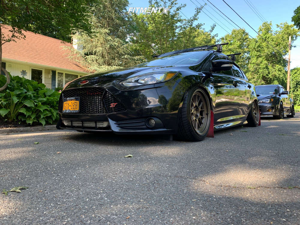 2014 Ford Focus ST with 18x9.5 Ambit Re82 and Achilles 255x40 on Air ...