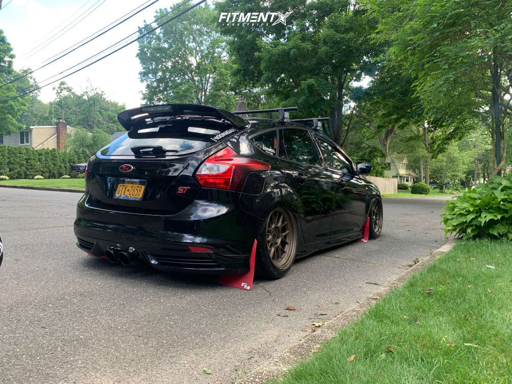 2014 Ford Focus ST with 18x9.5 Ambit Re82 and Achilles 255x40 on Air ...