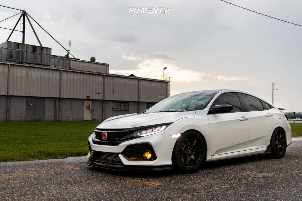 2018 Honda Civic Si with 18x9.5 Gram Lights 57DR and Toyo Tires 245x40 ...